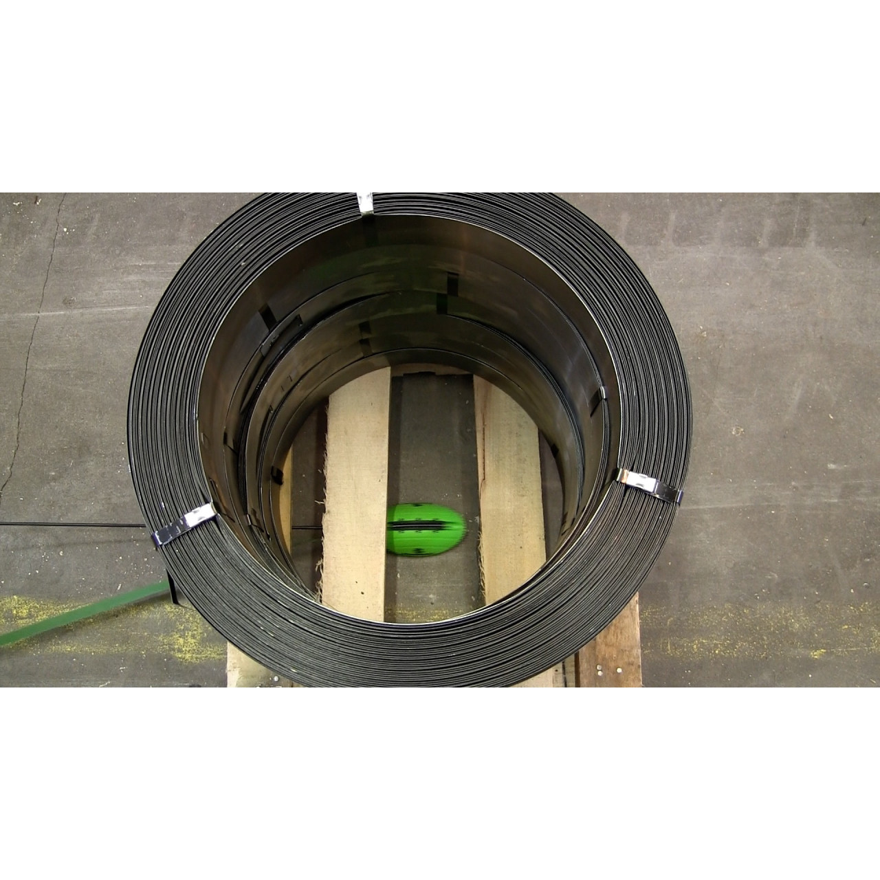 StrapBandit pallet threader